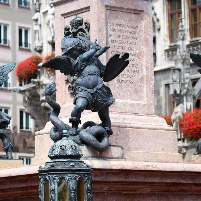 Marienplatz: the heart of the city | simply Munich