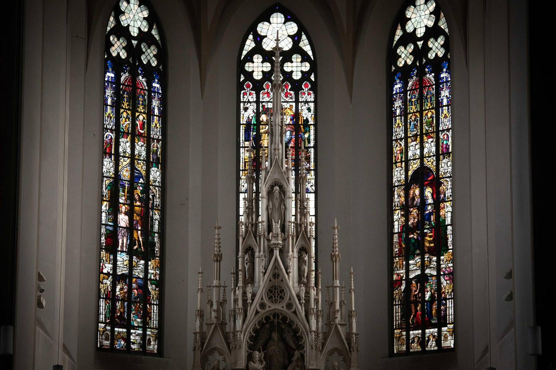 Church windows in Munich | simply Munich