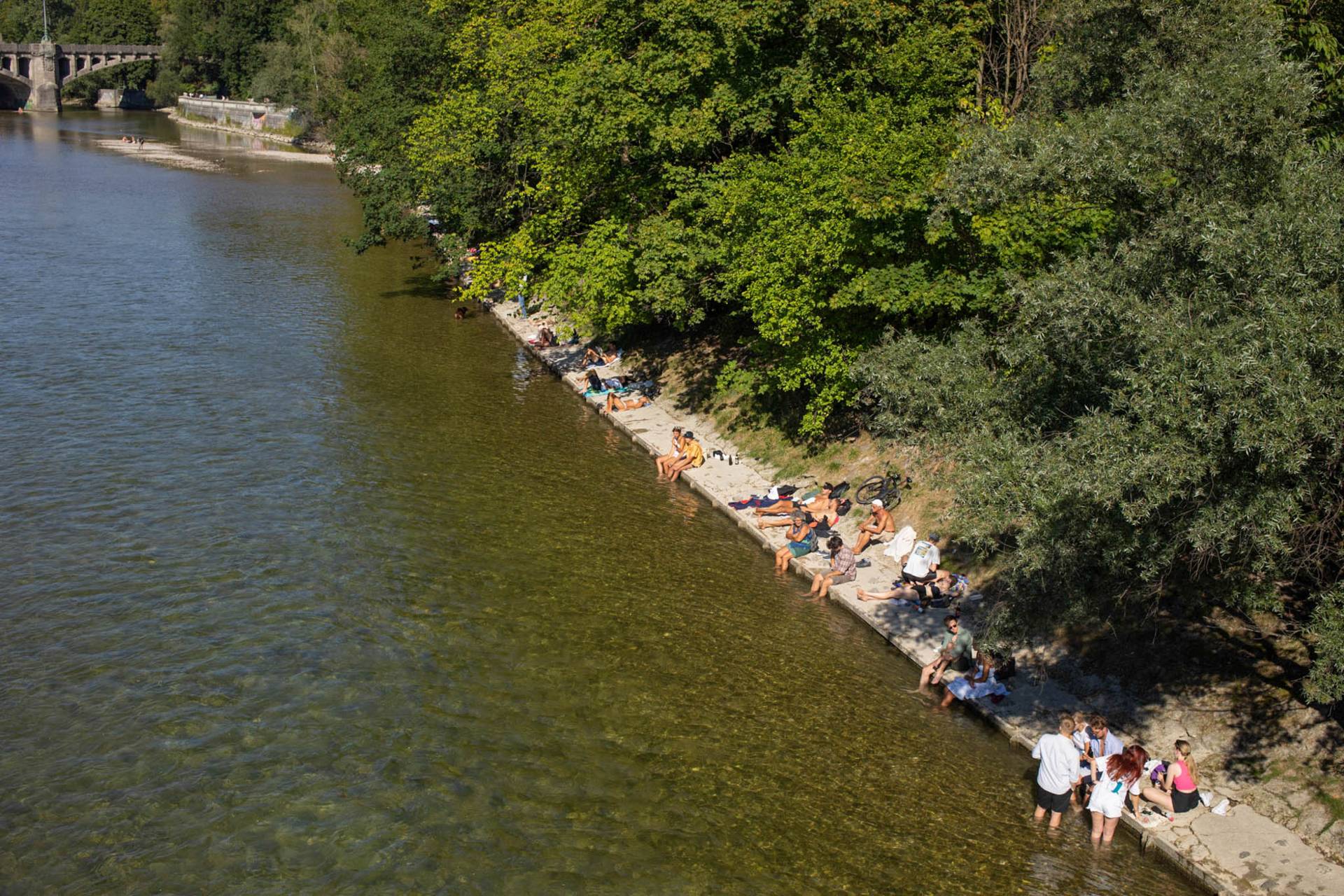 Secluded swimming spots along the Isar river near the Bogenhausen ...