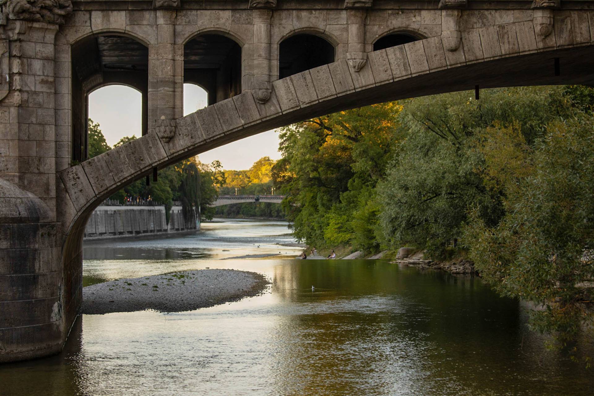 Secluded swimming spots along the Isar river near the Bogenhausen ...