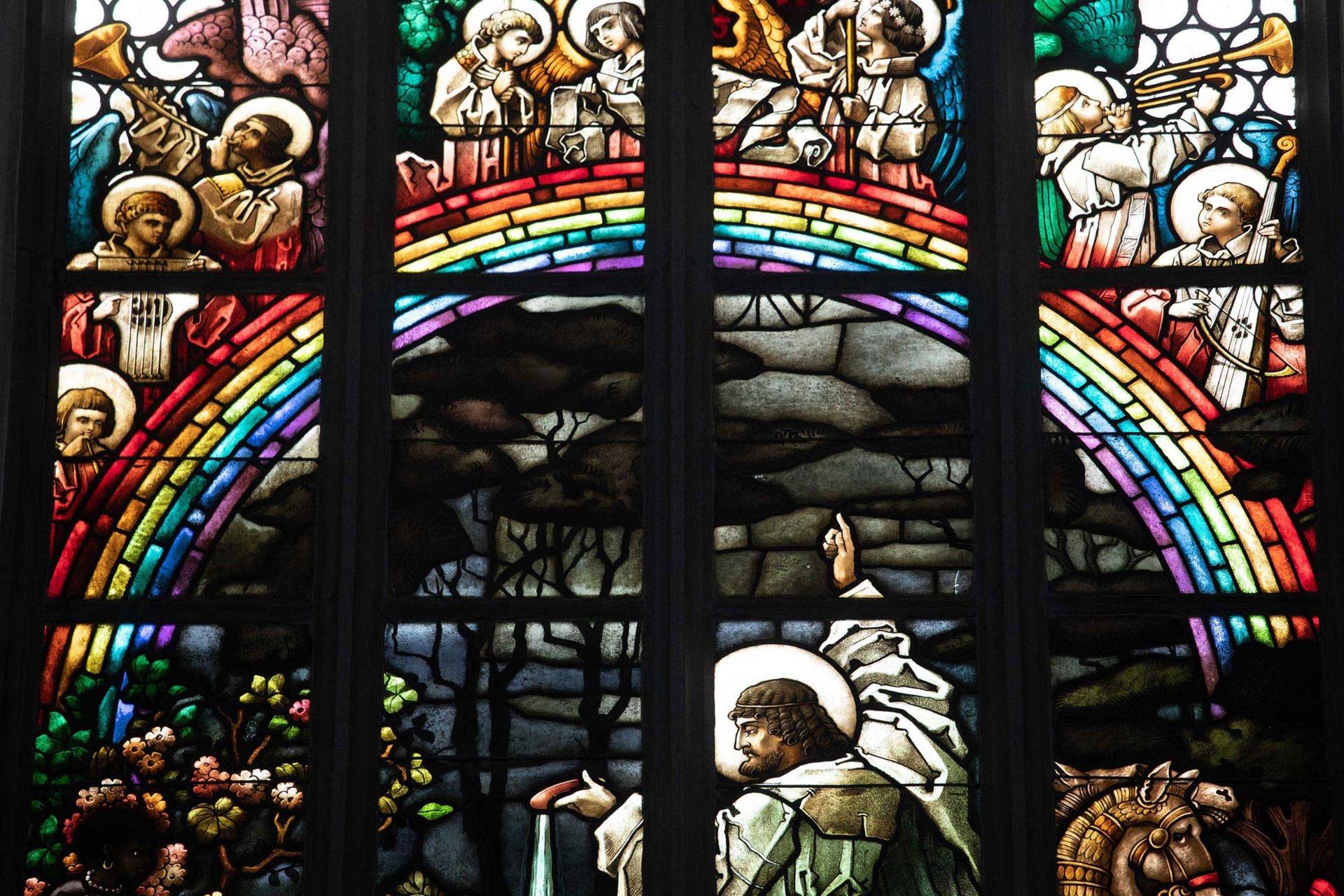 Church windows in Munich | simply Munich