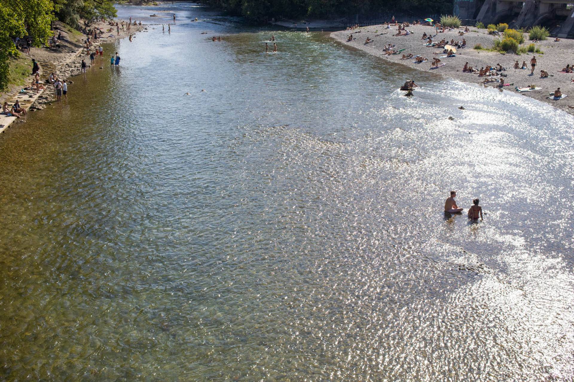 Secluded swimming spots along the Isar river near the Bogenhausen ...