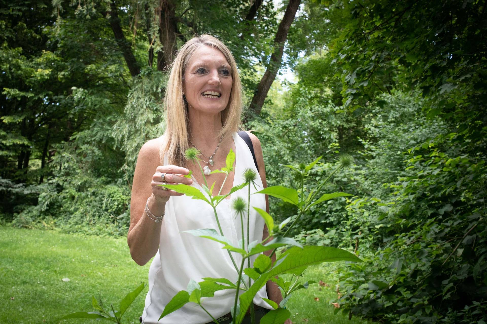 Wild herb trail on the Isar river | simply Munich