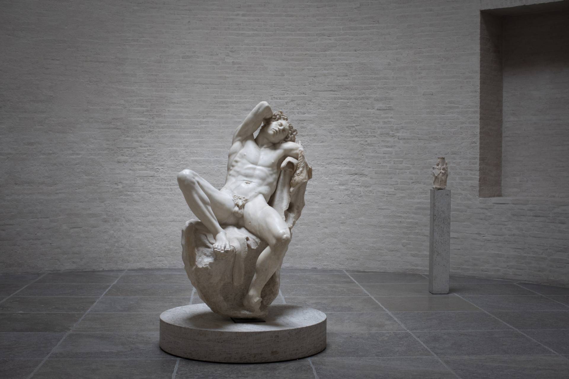 Personal Trainer At The Glyptothek Simply Munich